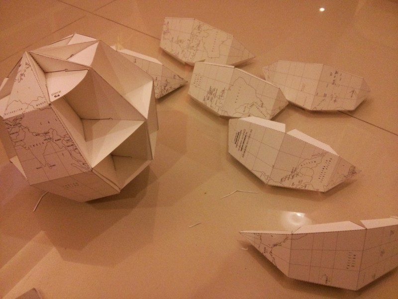 Le Paper Globe – Spatial Thoughts